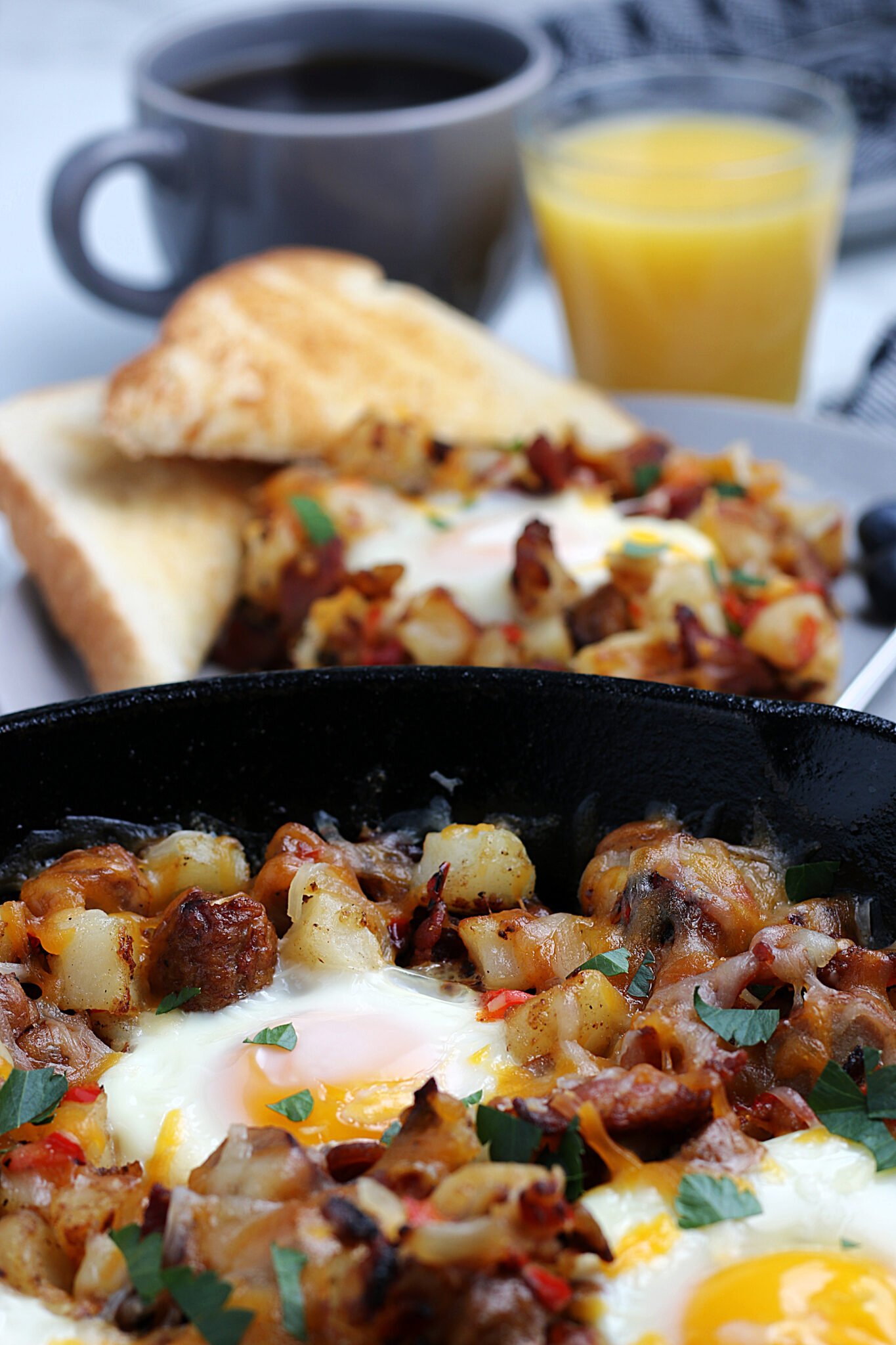 Breakfast Skillet Recipe {Cooks in 20 Minutes!} - Hip Mama's Place