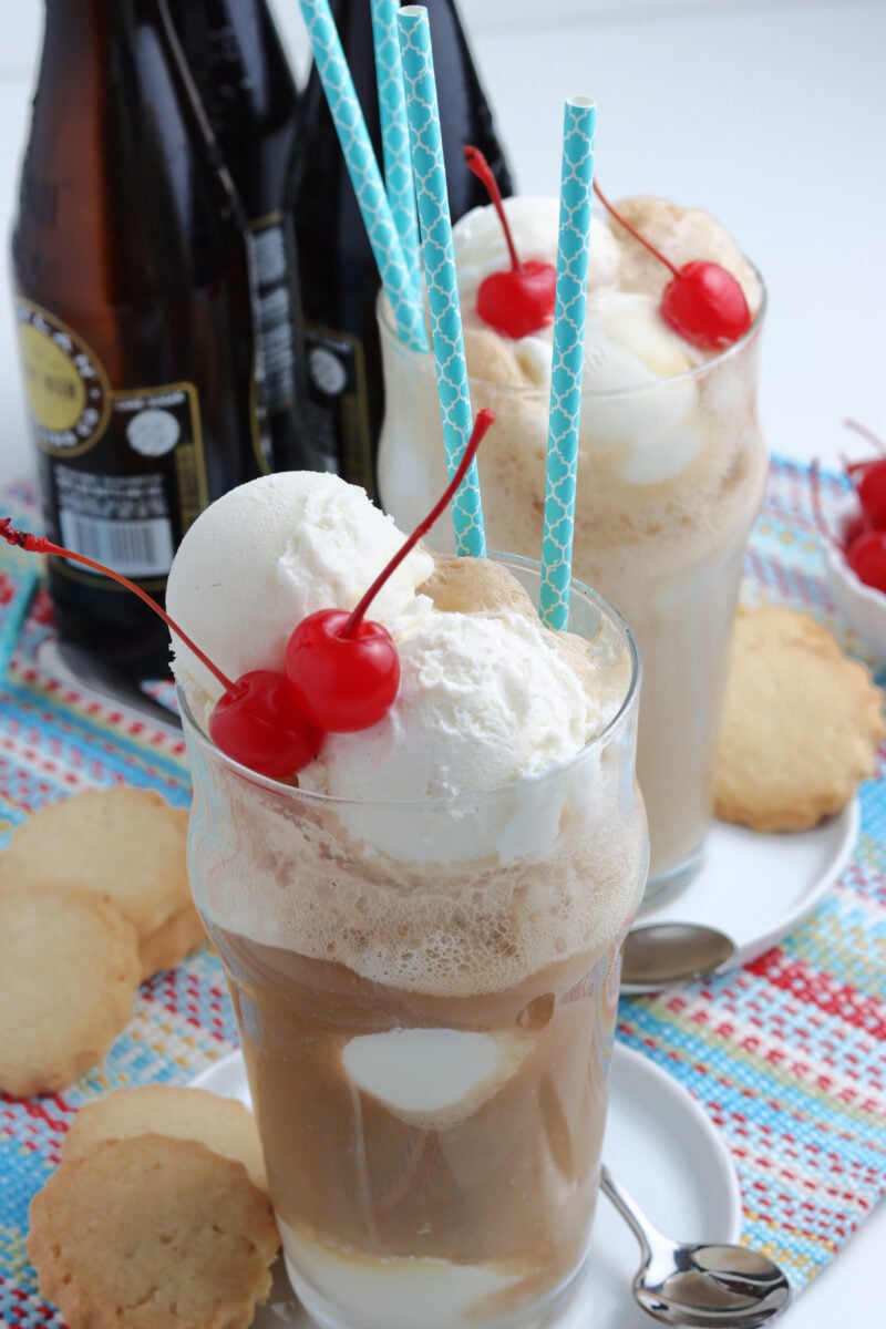 How to Make a Root Beer Float - Hip Mama's Place